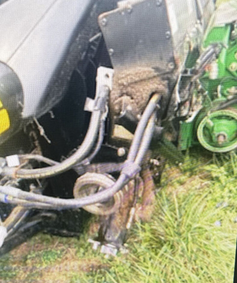 [Auction]: 2017 MacDon FD75 Header- 35' | Missouri | damaged | CAG