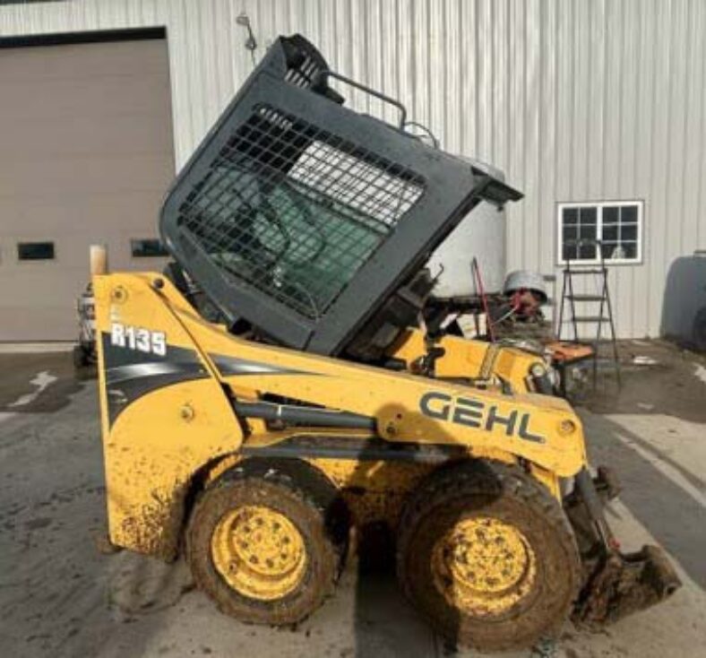 [Auction]: 2018 Gehl R135 Skid Steer | est. 4,000 hours miles | damaged ...