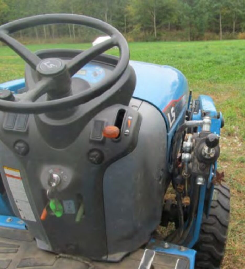 [Auction]: 2021 LS XJ2025H Tractor | Est 614 hours miles | damaged | CAG