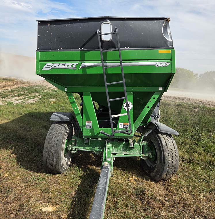 [Auction]: 2023 Brent 657 Grain Cart | Iowa | damaged | CAG