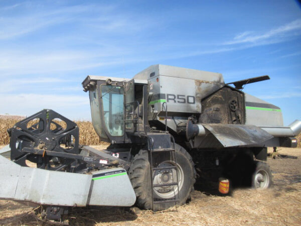 [Auction]: 1990 Gleaner R50 Combine | Illinois | damaged | CAG