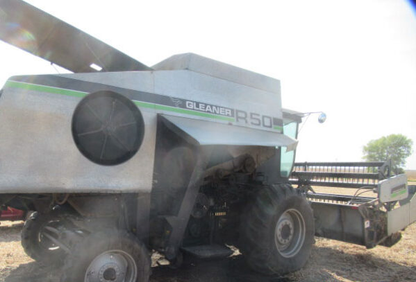 [Auction]: 1990 Gleaner R50 Combine | Illinois | damaged | CAG