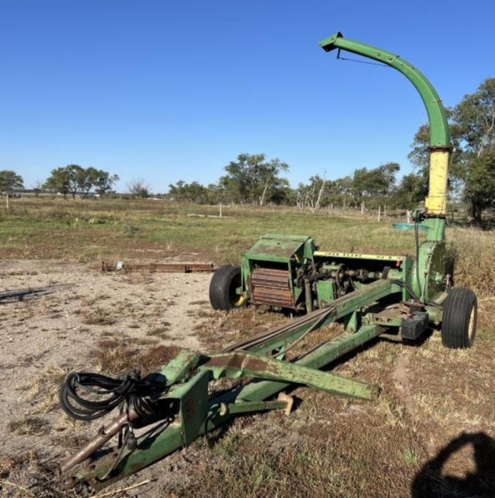 [Auction]: John Deere 3940 Forage Harvester | South Dakota | damaged | CAG