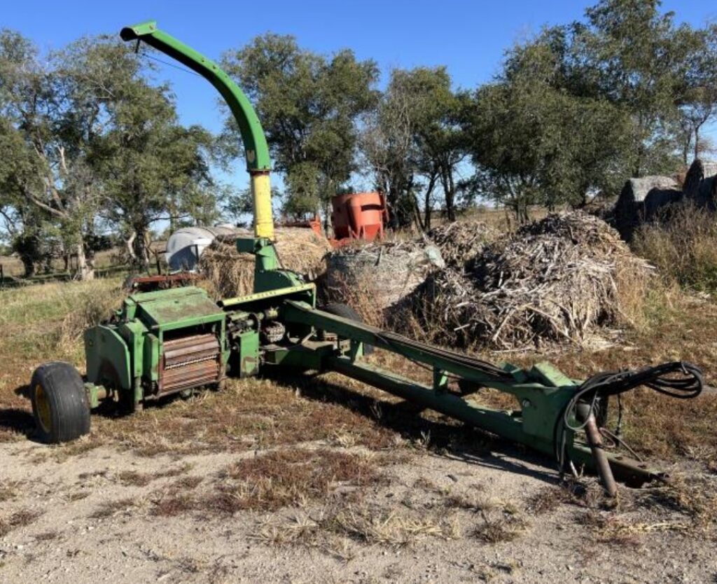 [Auction]: John Deere 3940 Forage Harvester | South Dakota | damaged | CAG