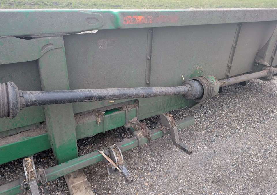 [Auction]: 2018 John Deere 718C Corn Header | North Dakota | damaged | CAG