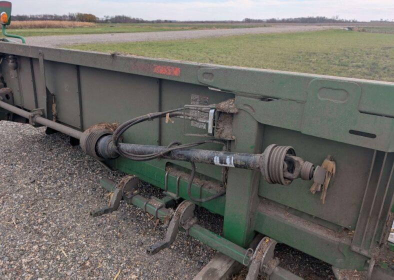[Auction]: 2018 John Deere 718C Corn Header | North Dakota | damaged | CAG