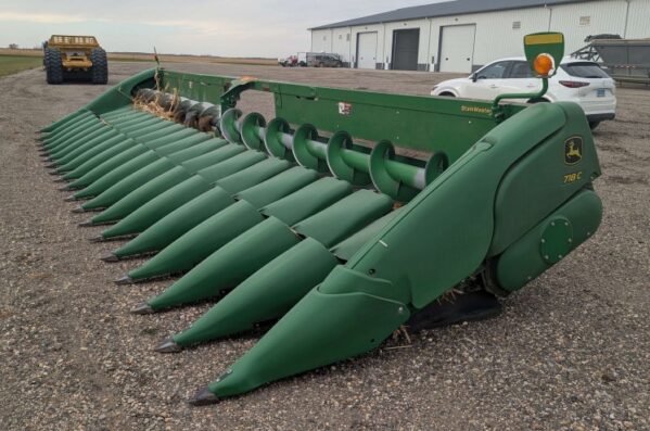 [Auction]: 2018 John Deere 718C Corn Header | North Dakota | damaged | CAG