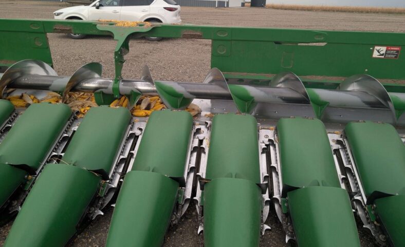 [Auction]: 2018 John Deere 718C Corn Header | North Dakota | damaged | CAG