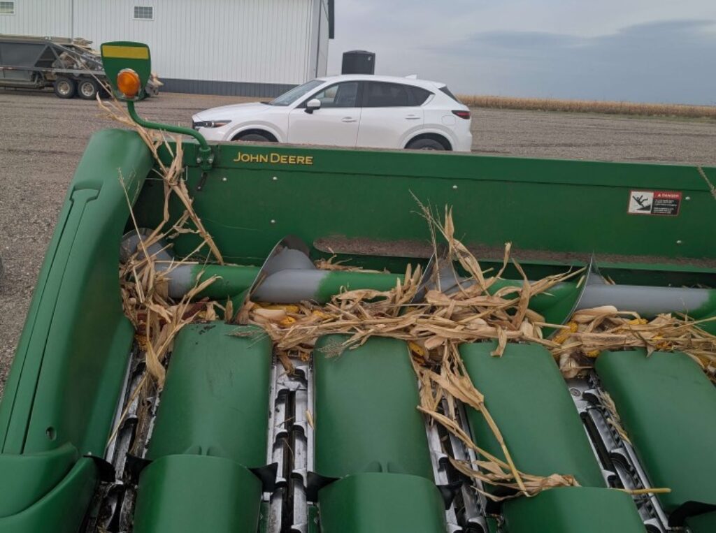 [Auction]: 2018 John Deere 718C Corn Header | North Dakota | damaged | CAG