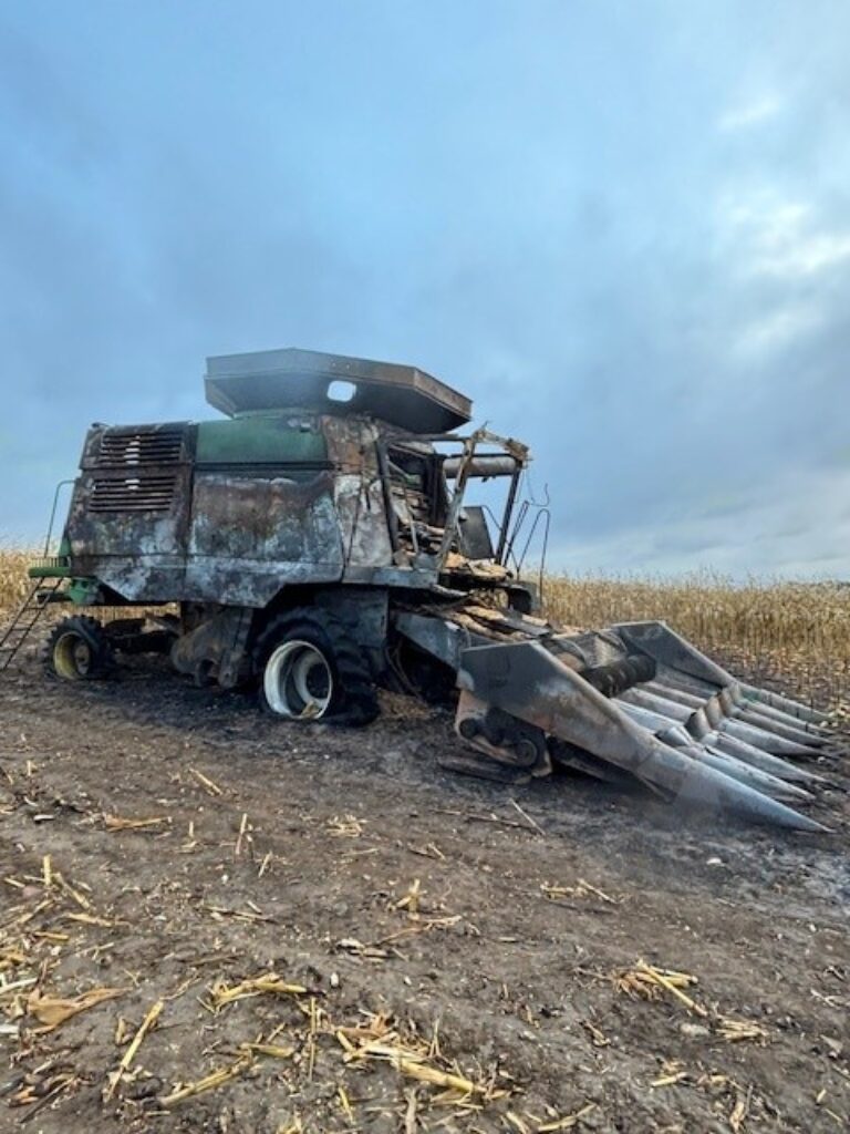 [Auction]: John Deere 9400 Combine and Header | est. 3,500 hours miles ...