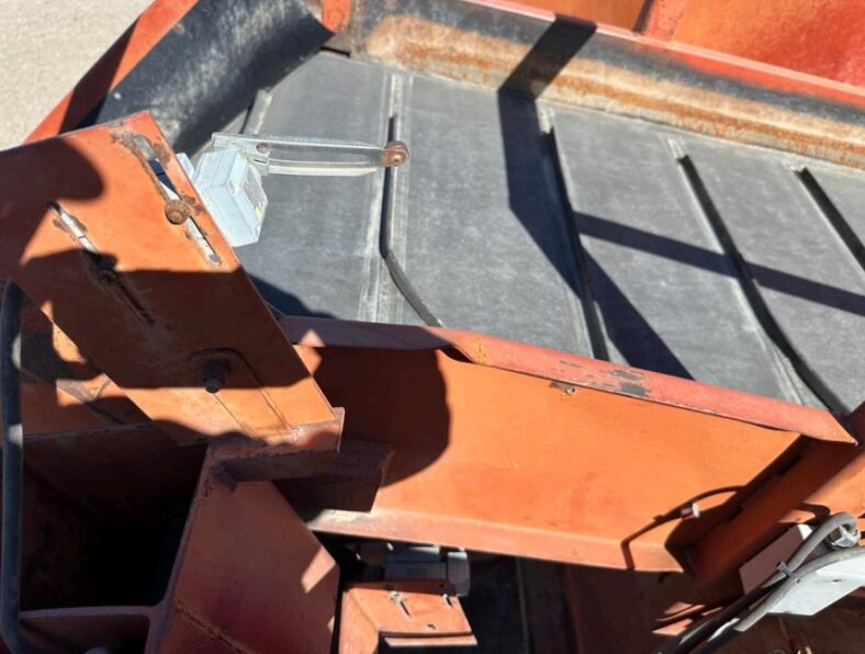 [Auction]: 1991 Spudnik 1800 Evenflow Hopper | Idaho | damaged | CAG