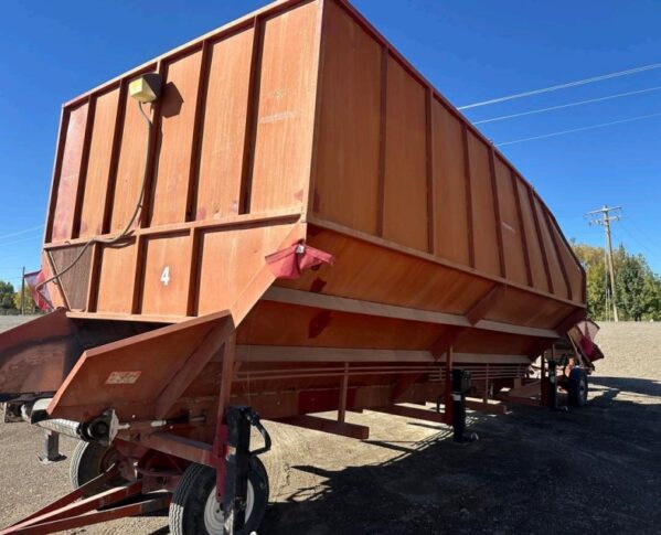 [Auction]: 1991 Spudnik 1800 Evenflow Hopper | Idaho | damaged | CAG