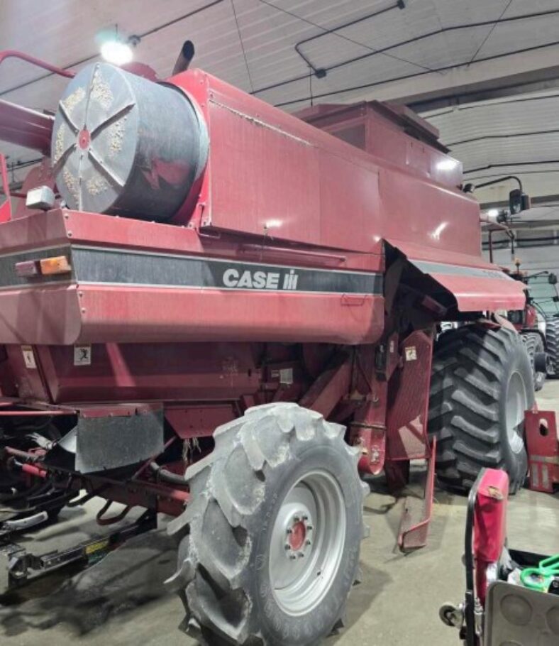 [Auction]: 1995 CASE IH 2166 Combine | Iowa | damaged | CAG