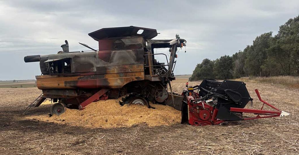 [Auction]: 1995 Case IH 2188 Combine | Engine Hours: est.3,100 ...