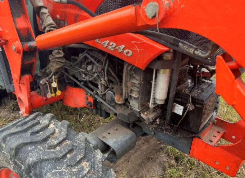 [Auction]: 2007 Kubota 4240 HST Tractor | est 948 hours miles | damaged ...