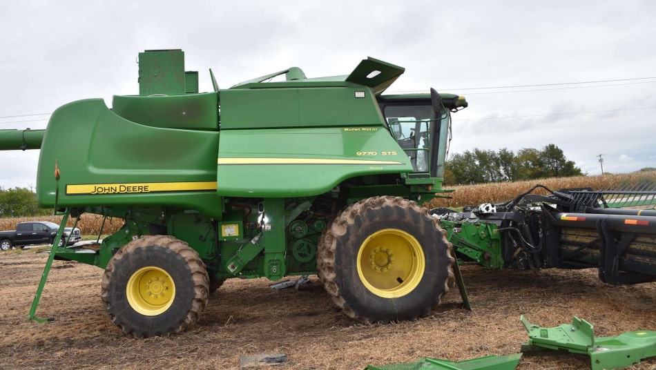 [Auction]: 2009 John Deere 9770 STS Combine | Indiana | damaged | CAG
