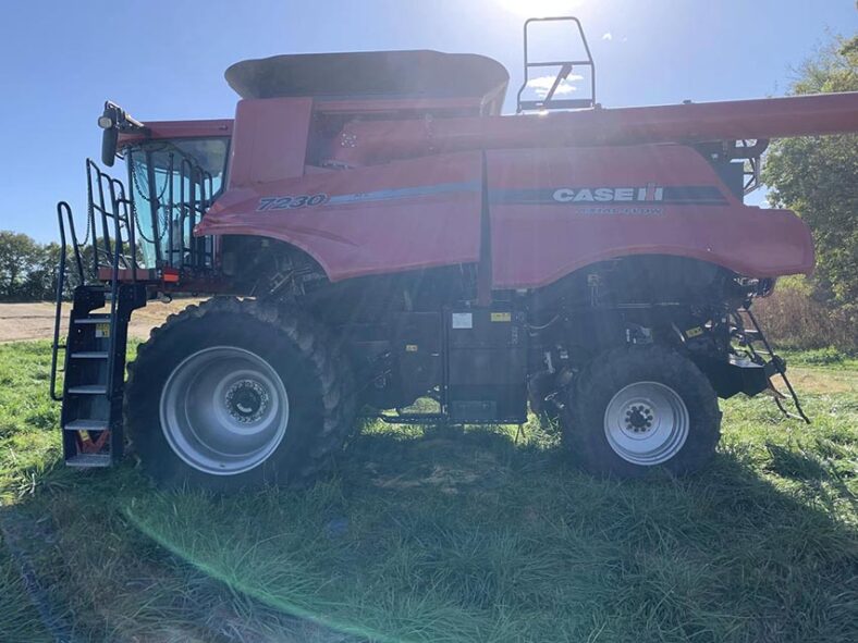 [Auction]: 2012 Case IH 7230 Combine | Engine Hours: est. 3,600 ...