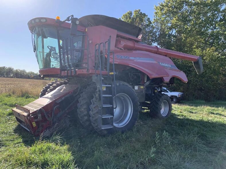 [Auction]: 2012 Case IH 7230 Combine | Engine Hours: est. 3,600 ...