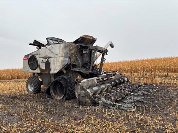 [Auction]: 2012 Gleaner S67 Combine w/ 3308C Header | Engine hours 2800 ...