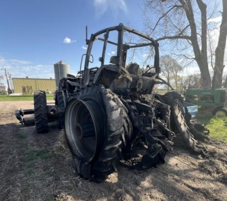 [Auction]: 2013 CASE IH Magnum 260 Tractor | Nebraska | damaged | CAG