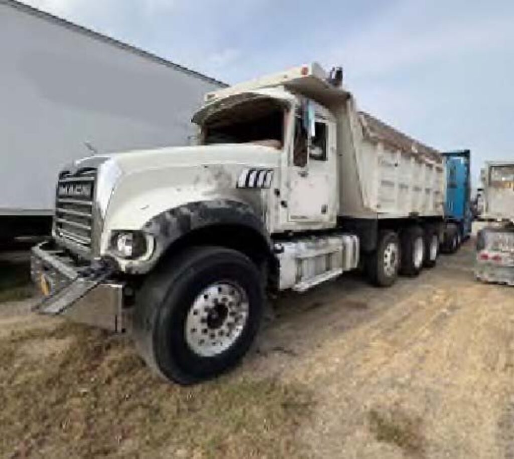 [Auction]: 2016 Mack Granite | VIN: 1M2AX09C7GM031080 | damaged | CAG