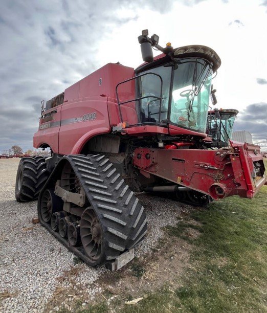 [Auction]: 2017 Case IH 9240T Combine | Engine hours: est. 2,024 ...