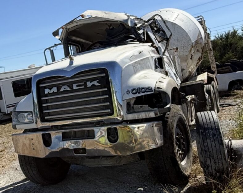 [Auction]: 2019 Mack Granite | VIN: 1M2GR2GCXKM008212 | damaged | CAG