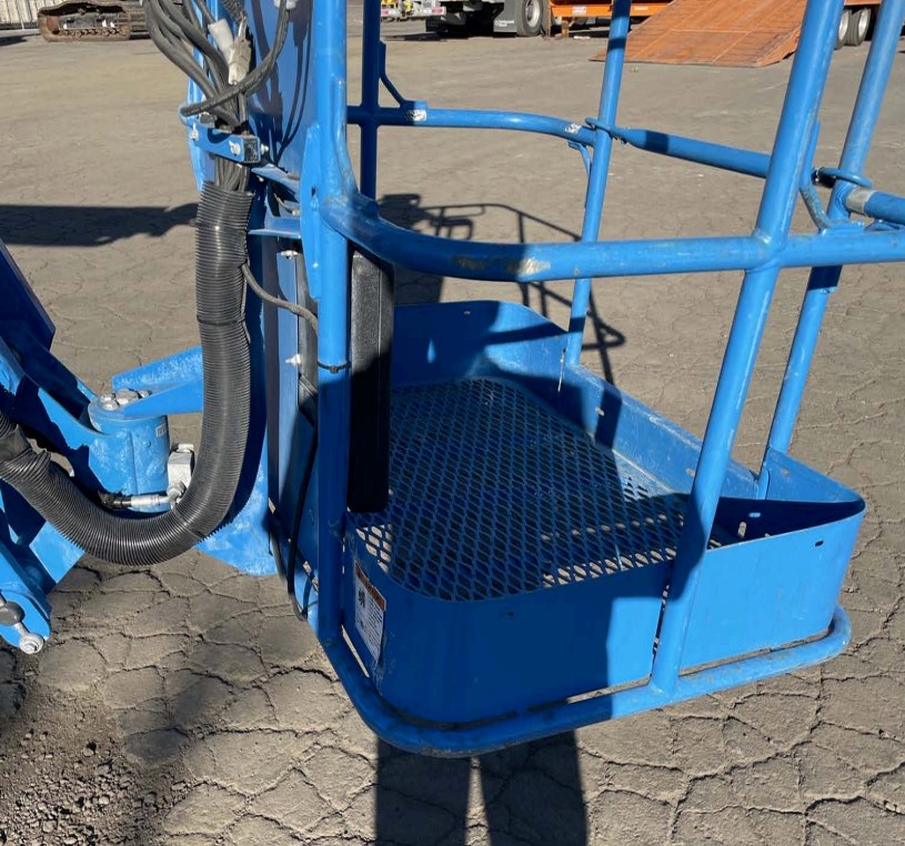 [Auction]: 2020 Genie Z30 Lift | est. 202 hours miles | damaged | CAG
