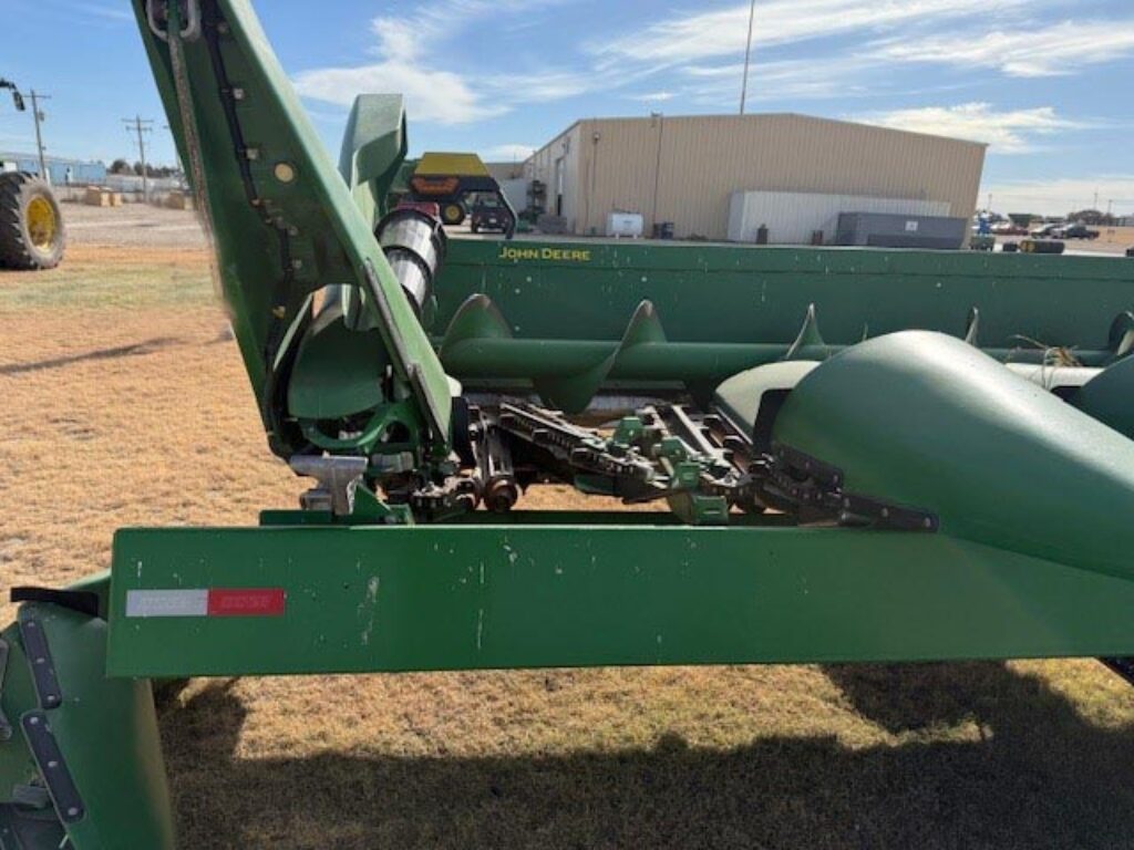 [Auction]: 2022 John Deere C16R Header - 16 Row | Kansas | damaged | CAG