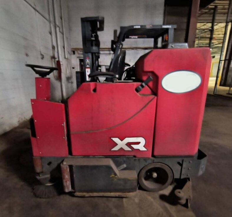 [Auction]: 2019 Factory Cat XR-40C Floor Scrubber | Ohio | damaged | CAG