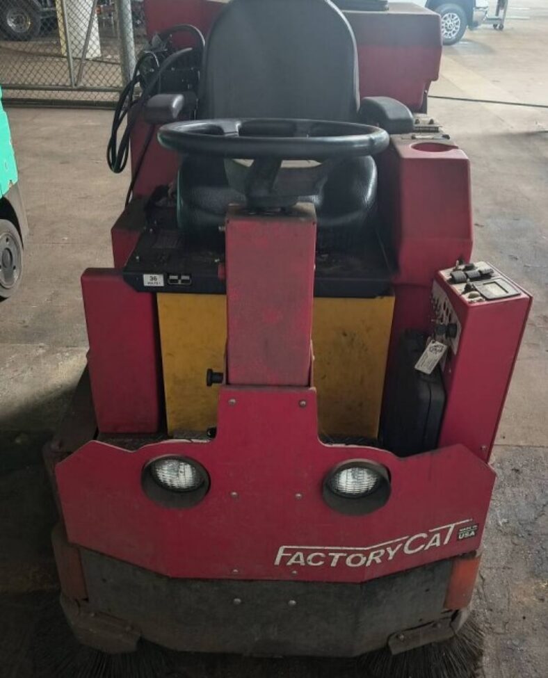 [Auction]: 2019 Factory Cat XR-40C Floor Scrubber | Ohio | damaged | CAG
