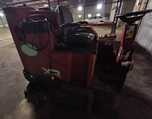 [Auction]: 2019 Factory Cat XR-40C Floor Scrubber | Ohio | damaged | CAG