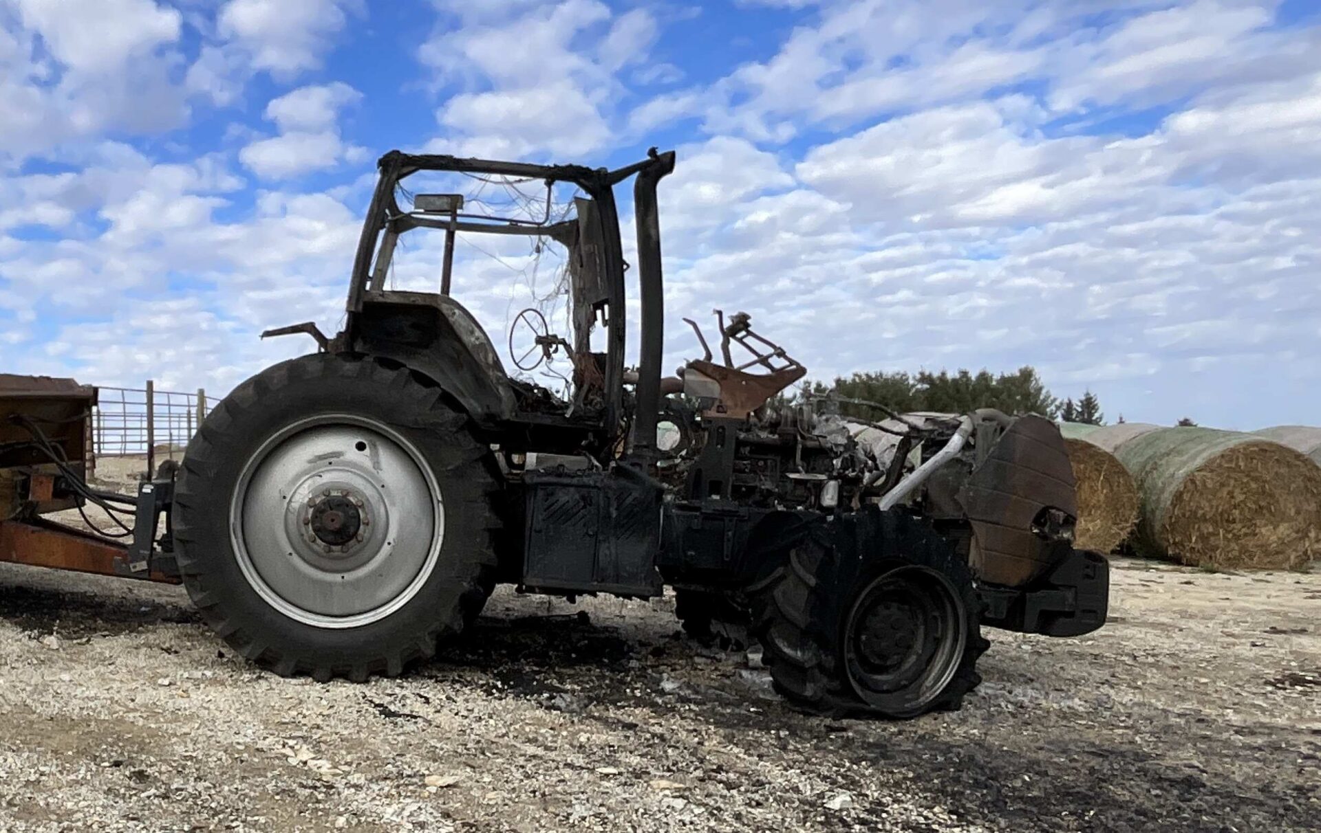 [Auction]: Case IH Magnum 180 Tractor | Minnesota | damaged | CAG
