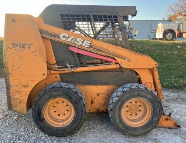 [Auction]: 2002 Case 70XT Skid Steer | est. 2,331 hours miles | damaged | CAG