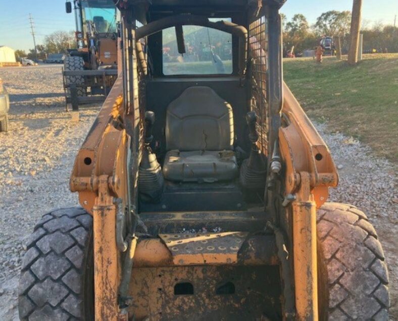 [Auction]: 2002 Case 70XT Skid Steer | est. 2,331 hours miles | damaged | CAG