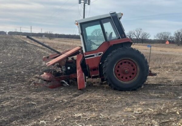 [Auction]: International 886 Tractor | est. 6,360 hours miles | damaged ...