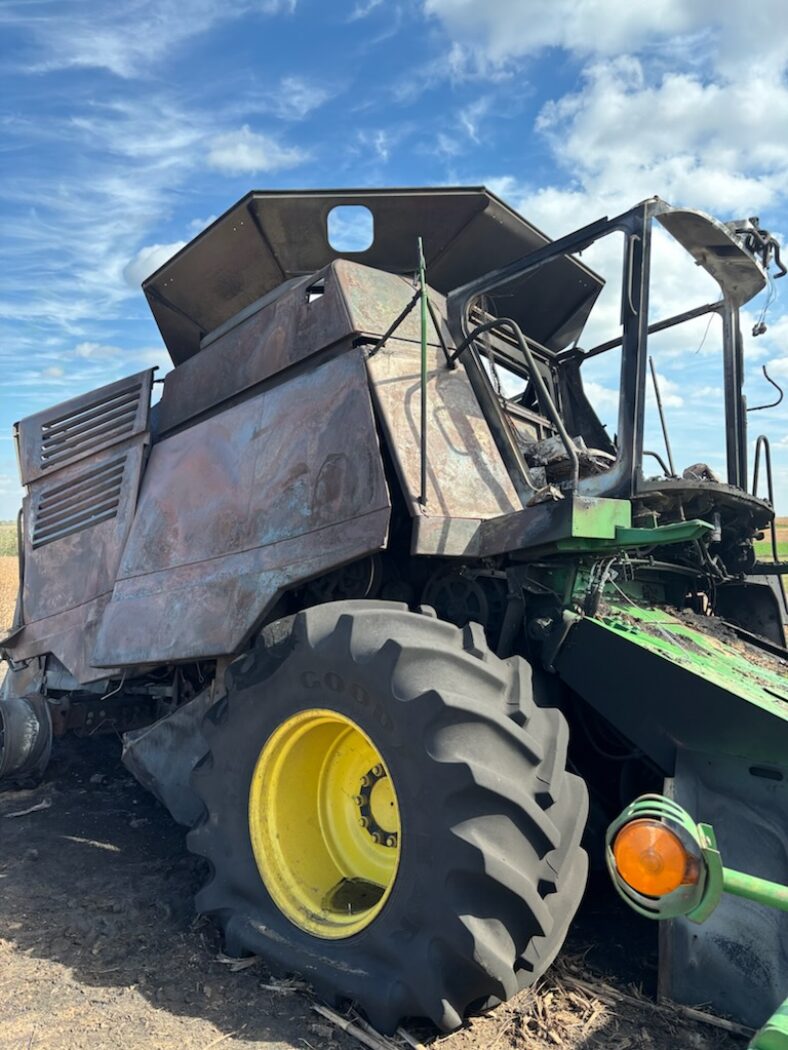 [Auction]: 1998 John Deere 9510 Combine | est. 3,500 hours miles ...