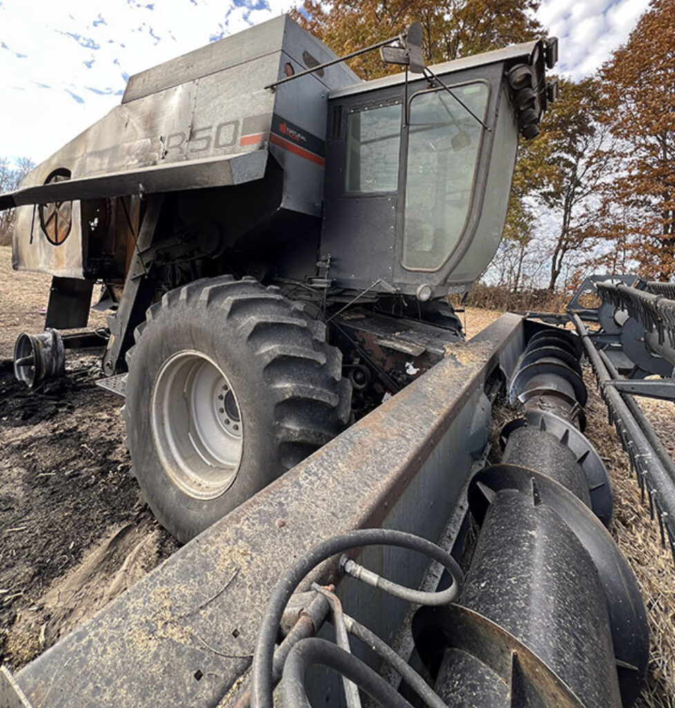 [Auction]: 1991 Gleaner R50 Combine | Engine Hours: est. 3,989 ...