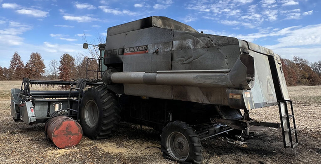 [Auction]: 1991 Gleaner R50 Combine | Engine Hours: est. 3,989 ...