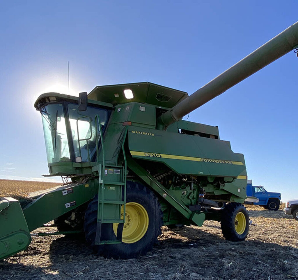 [Auction]: 1998 John Deere 9410 Combine | South Dakota | damaged | CAG
