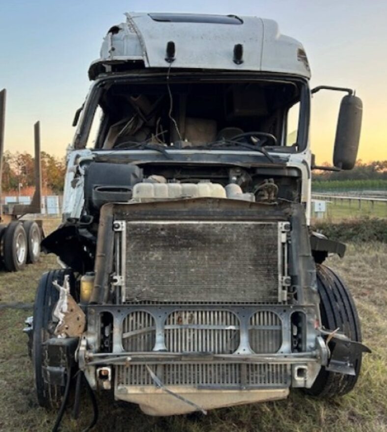 [Auction]: 2000 Volvo VNL 660 | VIN: 4V4ND4RJ5YN253363 | damaged | CAG