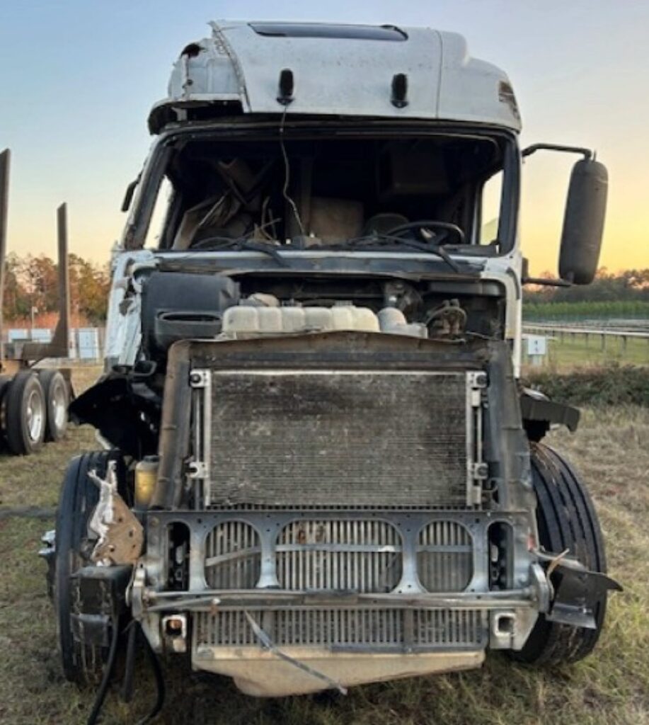 [Auction]: 2000 Volvo VNL 660 | VIN: 4V4ND4RJ5YN253363 | damaged | CAG