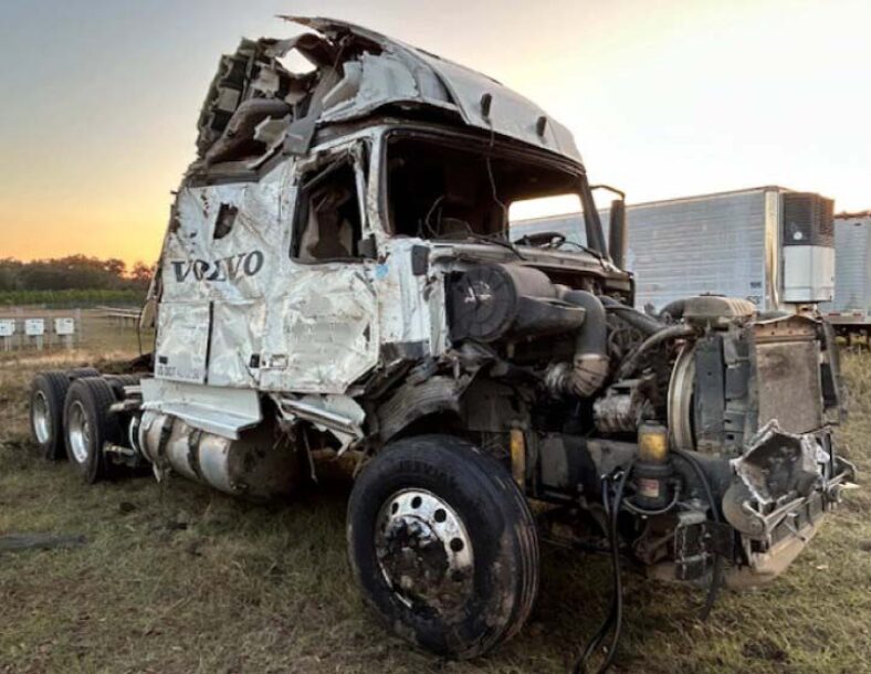 [Auction]: 2000 Volvo VNL 660 | VIN: 4V4ND4RJ5YN253363 | damaged | CAG