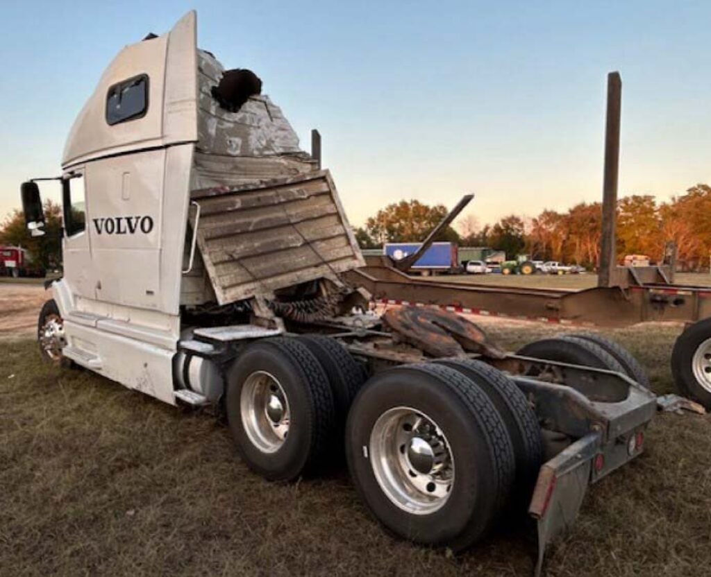 [Auction]: 2000 Volvo VNL 660 | VIN: 4V4ND4RJ5YN253363 | damaged | CAG