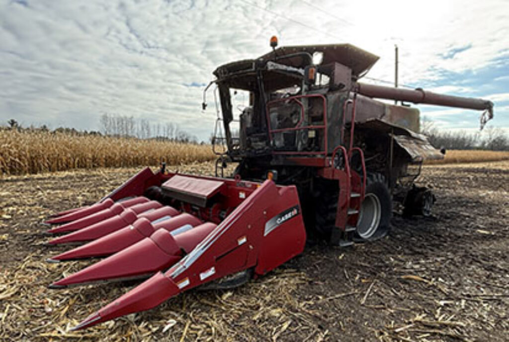 [Auction]: 2011 CASE IH 2606 Header | Wisconsin | damaged | CAG
