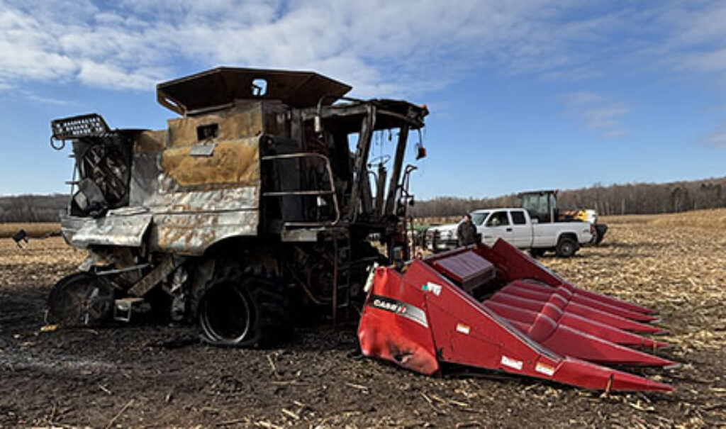 [Auction]: 2011 CASE IH 2606 Header | Wisconsin | damaged | CAG
