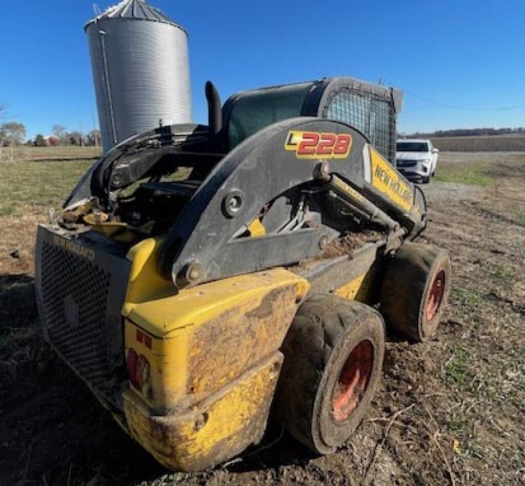 [Auction]: 2017 New Holland L228 Skid Steer | Ohio | damaged | CAG