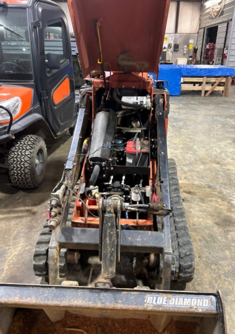 [Auction]: 2019 Ditch Witch SK800 Mini Skid Steer | est. 2,100 miles ...