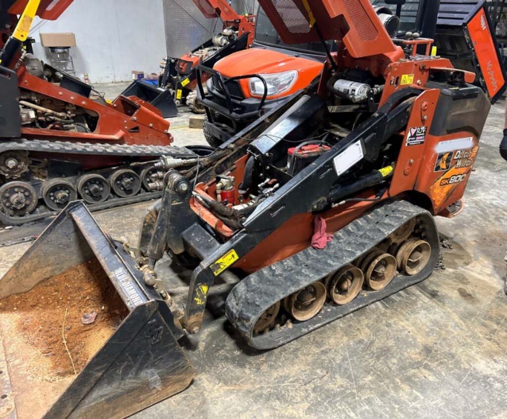 [Auction]: 2019 Ditch Witch SK800 Mini Skid Steer | est. 2,100 miles ...