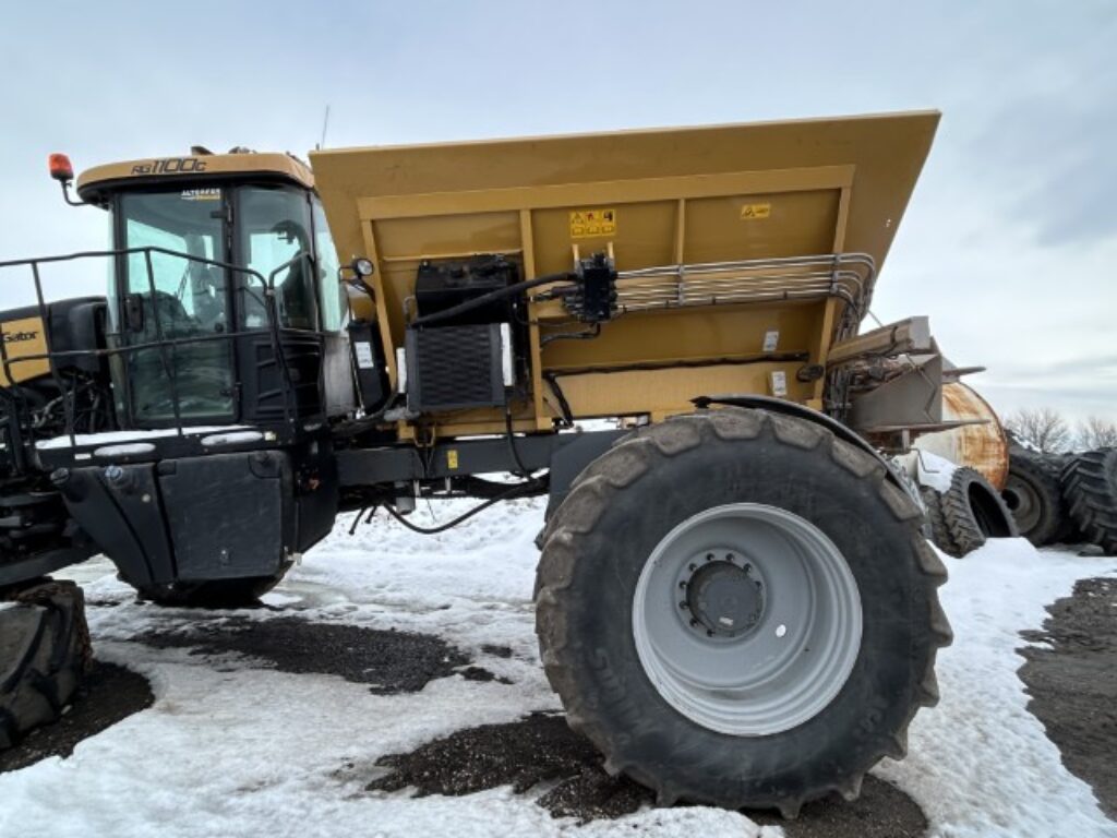 [Auction]: 2019 RoGator RG 1100C Spreader | est. 2,747 hours miles ...